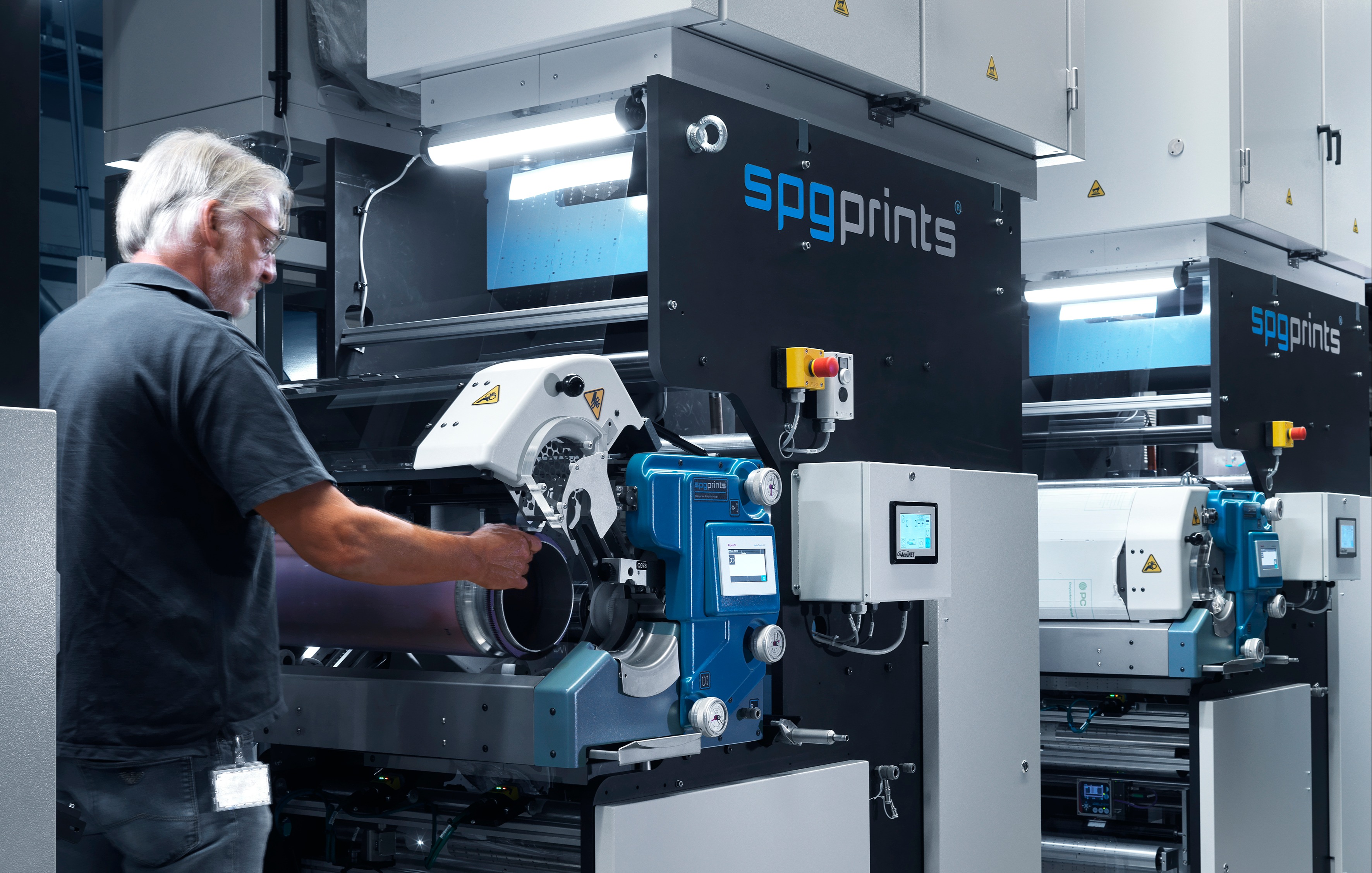 Printed antennas for wireless communications: NFC and RFID