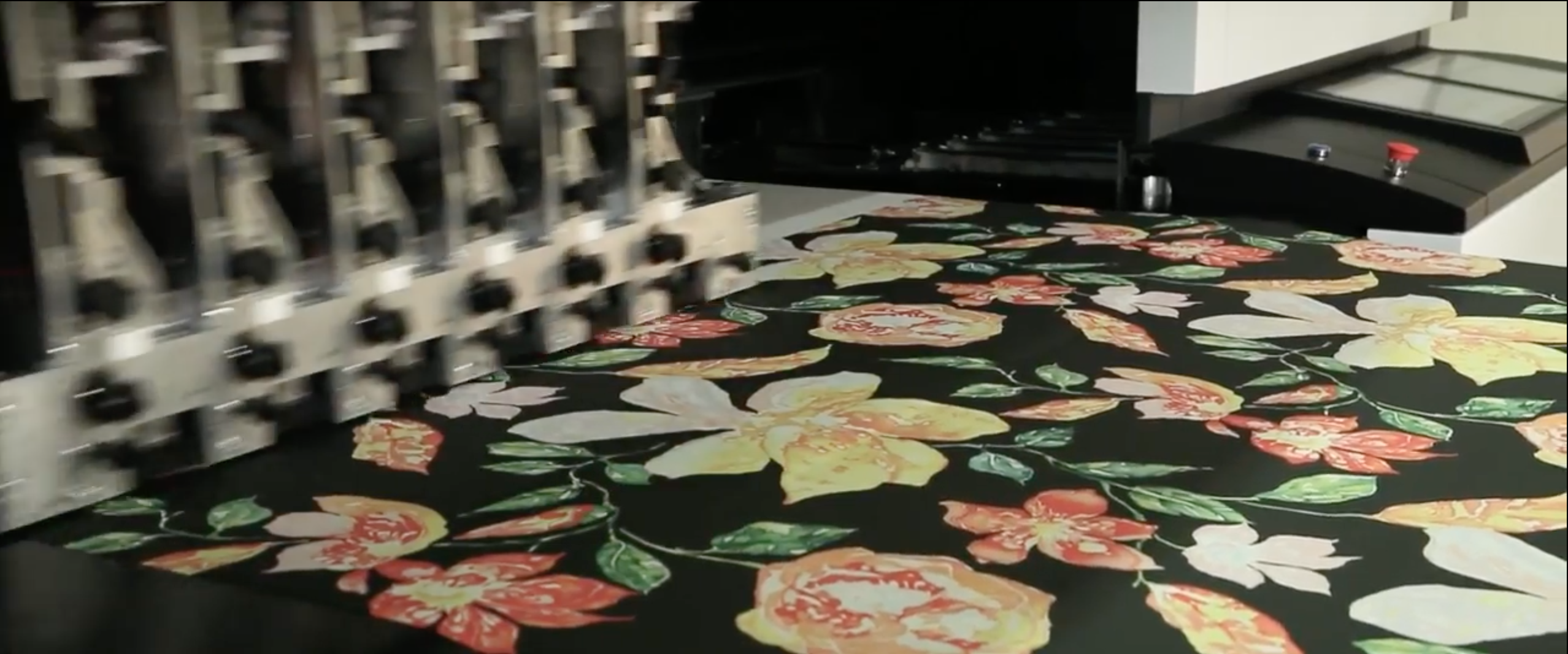 High-quality blotch printing on fabric with a digital textile printer